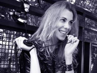 Dj Audrey troca no camorate da Marlboro