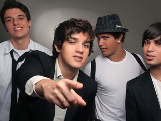 Catch Side e Jullie na Clash Club dia 14 de novembro