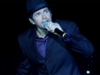 Leoni canta seu novo álbum no projeto MPB Café do Santana Parque Shopping