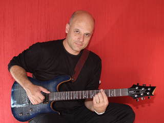 Marcelo Quintanilha se apresenta ao lado de Vania Abreu, irmã de ...