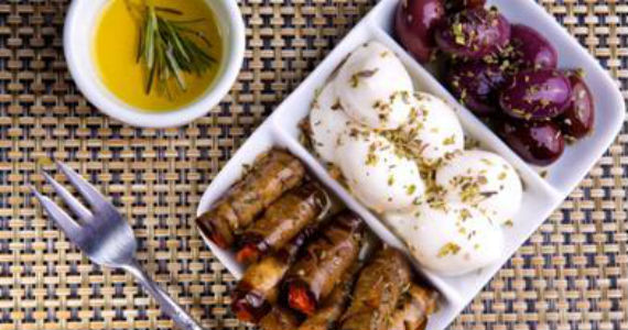 Restaurante Presto oferece Happy Hour com música ao vivo e petiscos gourmet