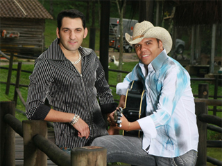 Roger & Robson apresentam novo CD com show no Villa Country