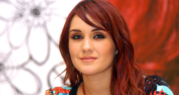 Show da cantora mexicana Dulce Maria no palco do Cine Joia