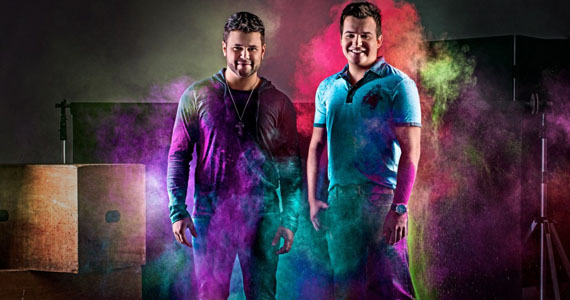 Dupla Marcos & Belutti canta sucessos da carreira no palco da Bulls Club