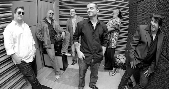 Old School Soul Band se apresenta no Bourbon Street Music Club