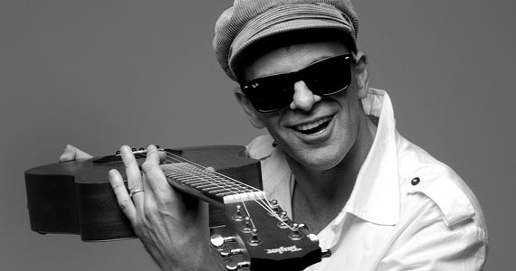 Rodrigo Santos baixista do Barão Vermelho se apresenta no Bourbon Street Music