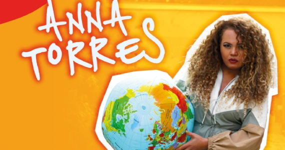 Cantora Anna Torres se apresenta no Largo do Arouche
