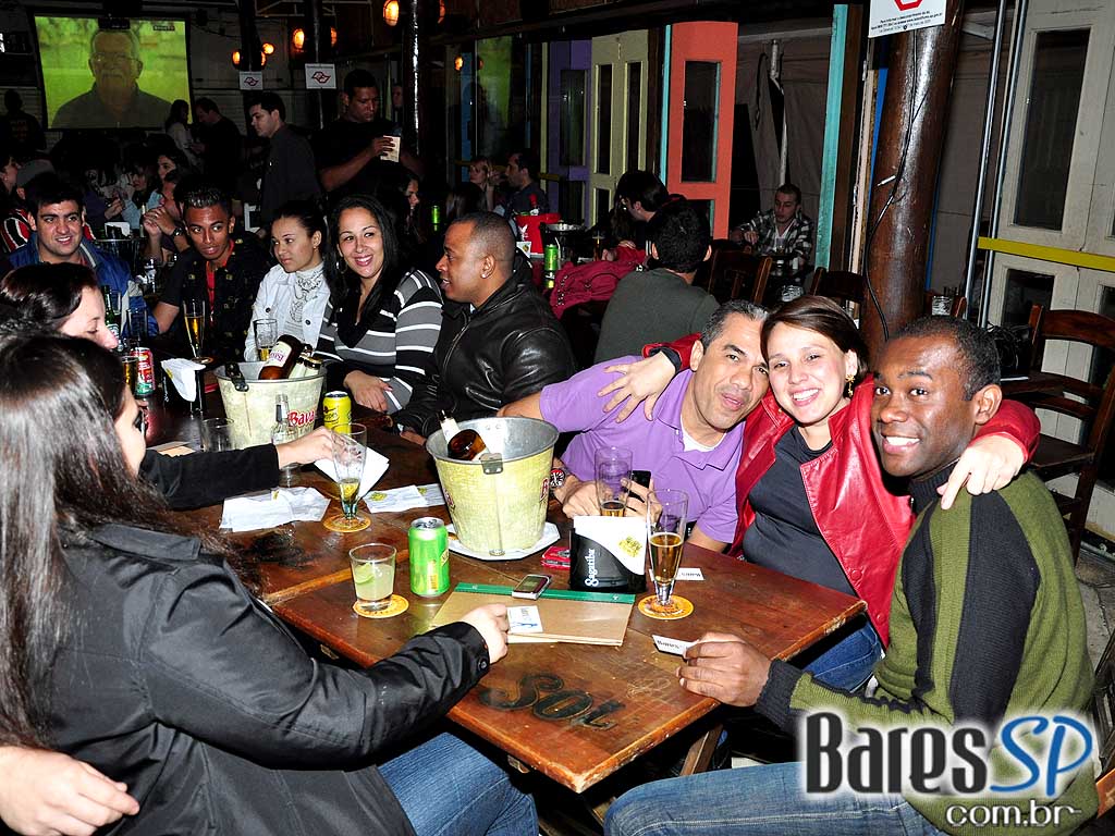 Música ao vivo no Bar Favela - Vila Olimpia no dia 05/06/2010