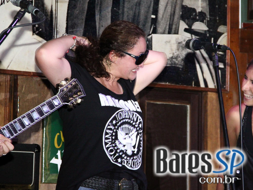 Ton Ton recebeu os agitos das Bandas Etérnia e Six Pack no dia 13/12/2013